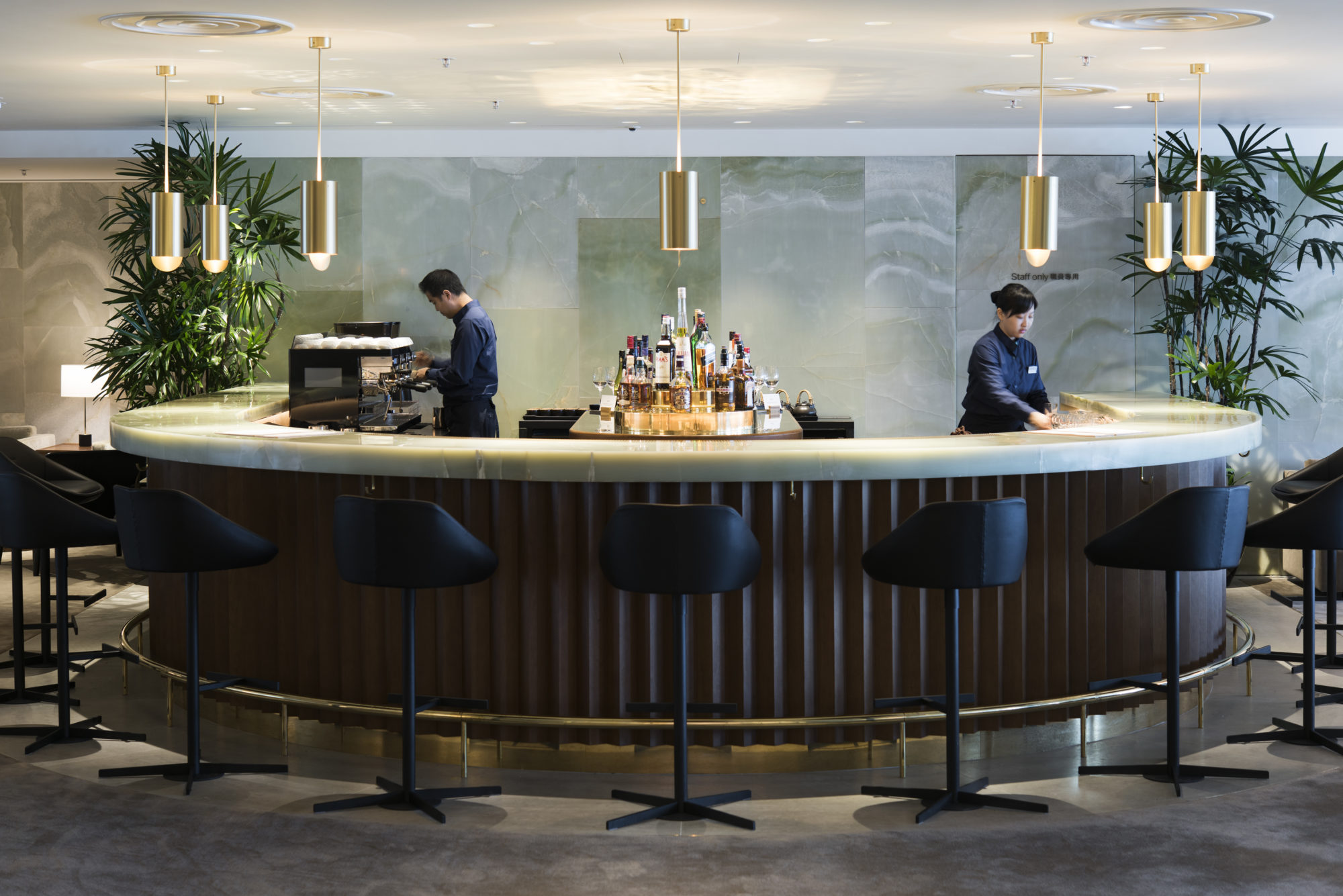 Cathay Pacific first lounge - STUDIOILSE